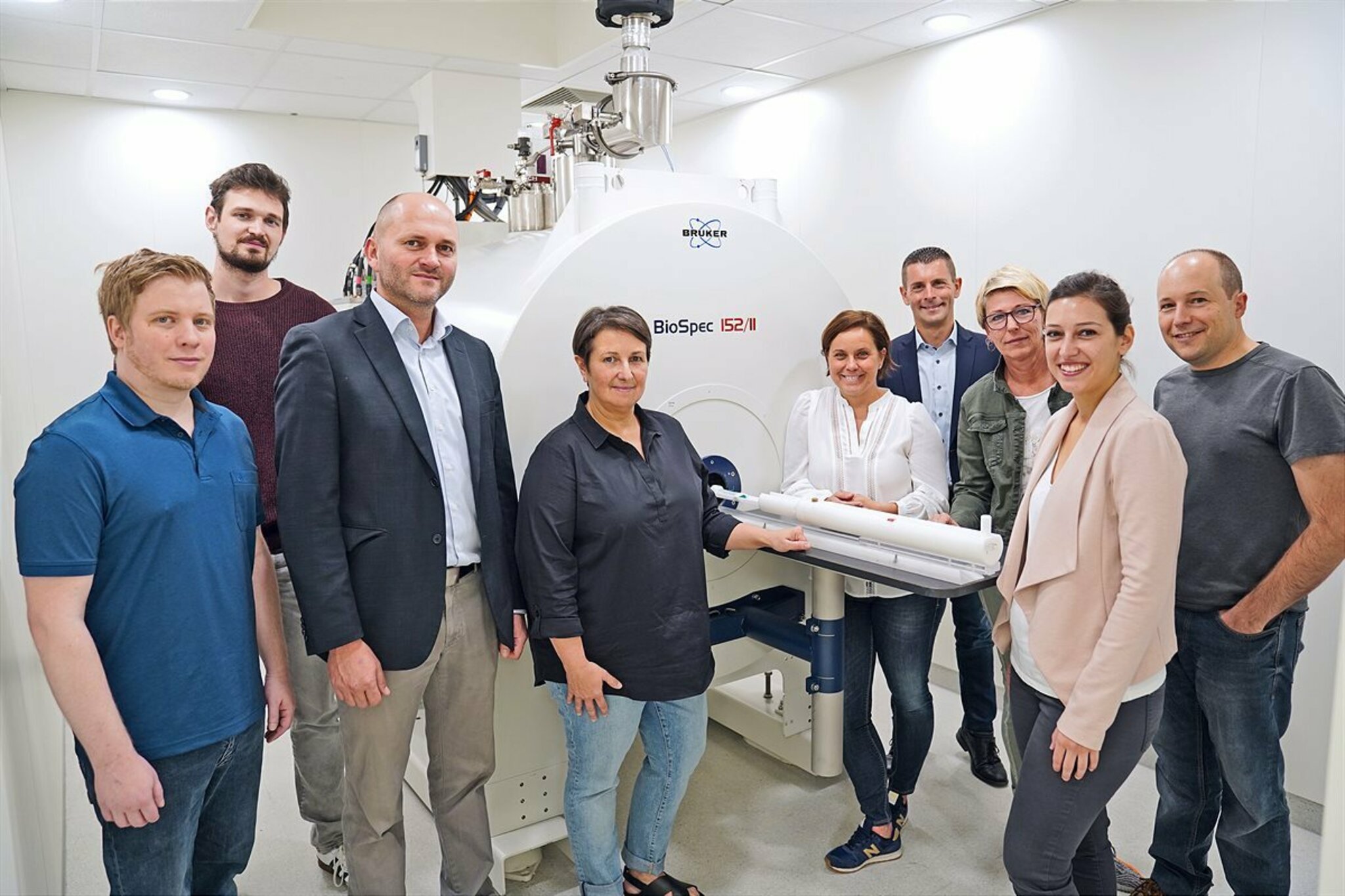 Neue High-Tech Infrastruktur: Ultra-Hochfeld mikro-MRT Gerät im FHWN ...