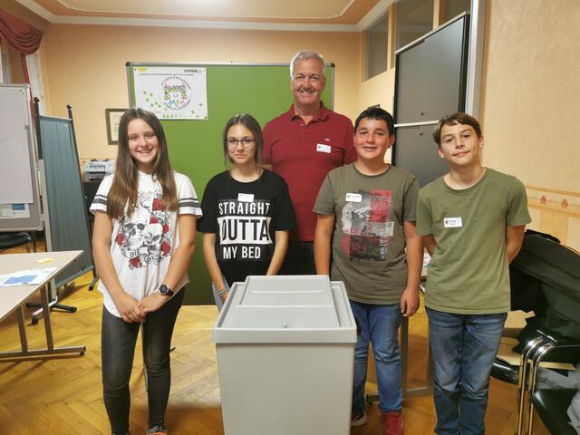 Angelobung: Der Kindergemeinderat in Straß in Steiermark ist angelobt ...