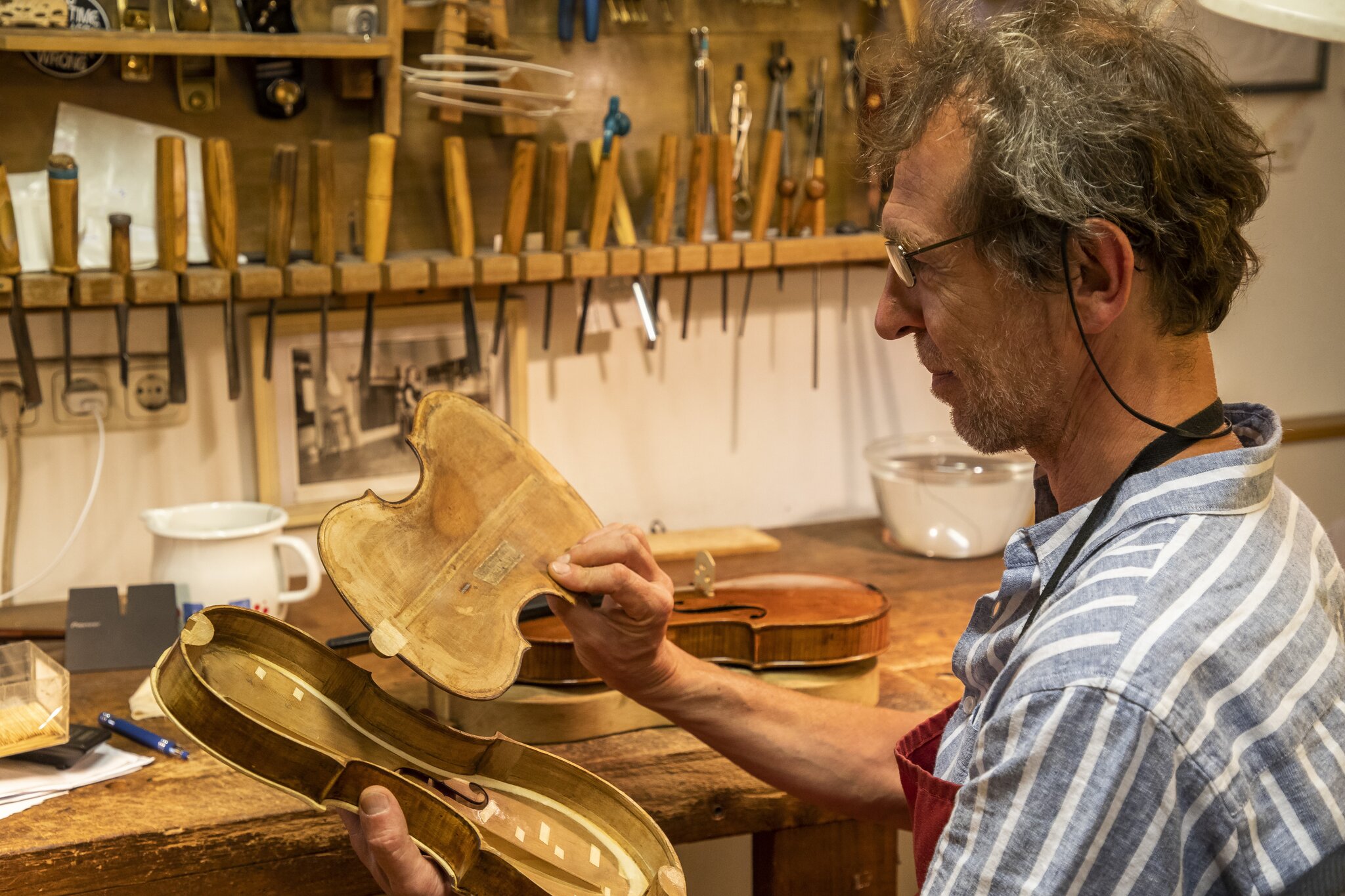 Hinter die Kulissen: Auf den Spuren der Handwerkskunst durch die Stadt ...