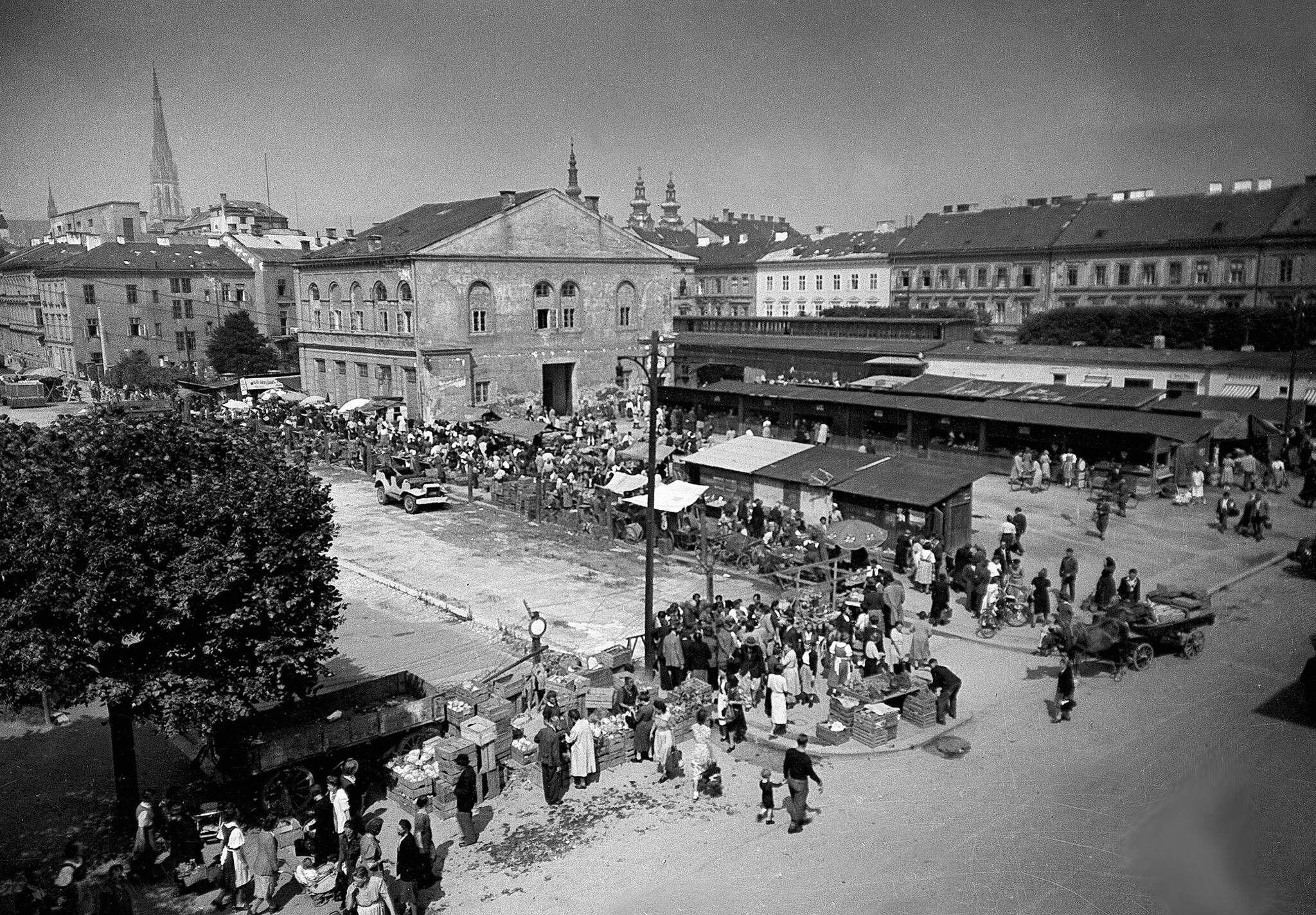 Archiv der Stadt Linz: Damals um 1949: Der Markt auf dem Hessenplatz - Linz
