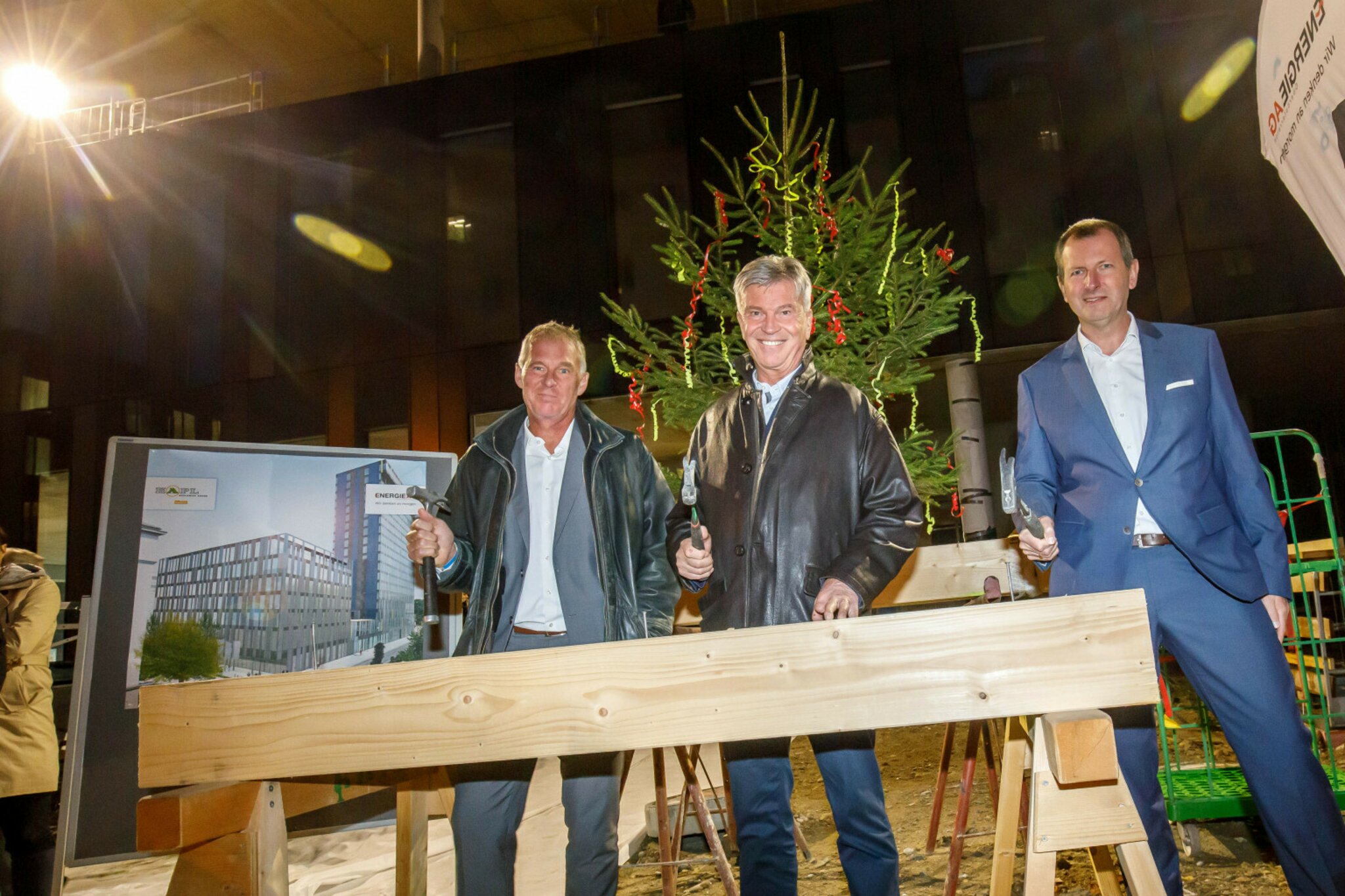 Energie AG: Dachgleiche bei Zubau des Linzer Power Towers - Linz