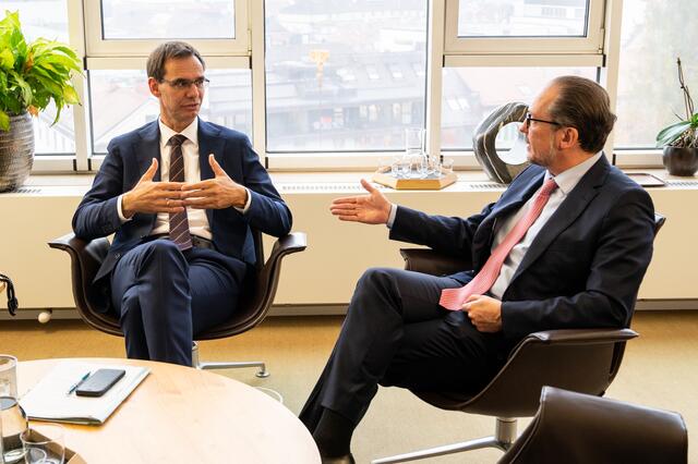 Bundeskanzler im Ländle: Bundeskanzler Schallenberg bei LH Wallner in ...