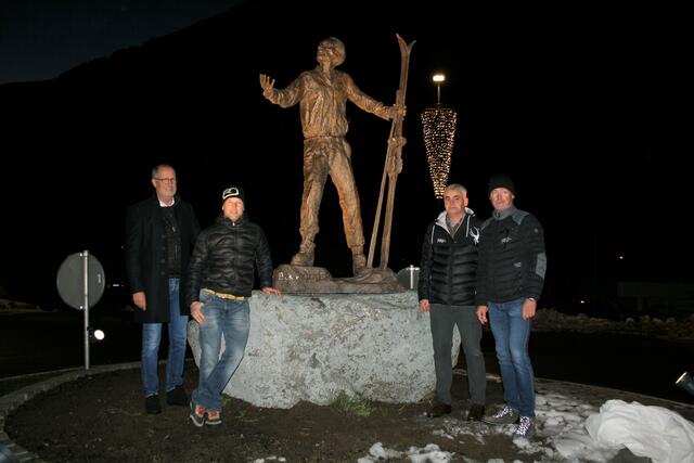 "Kernpunkt war die Vision“: Gedenktafel und Bronze-Statue erinnern an ...