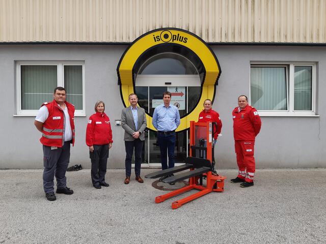 Hubwagen: IsoPlus Hohenberg übergab Spende an das Rote Kreuz Traisental ...