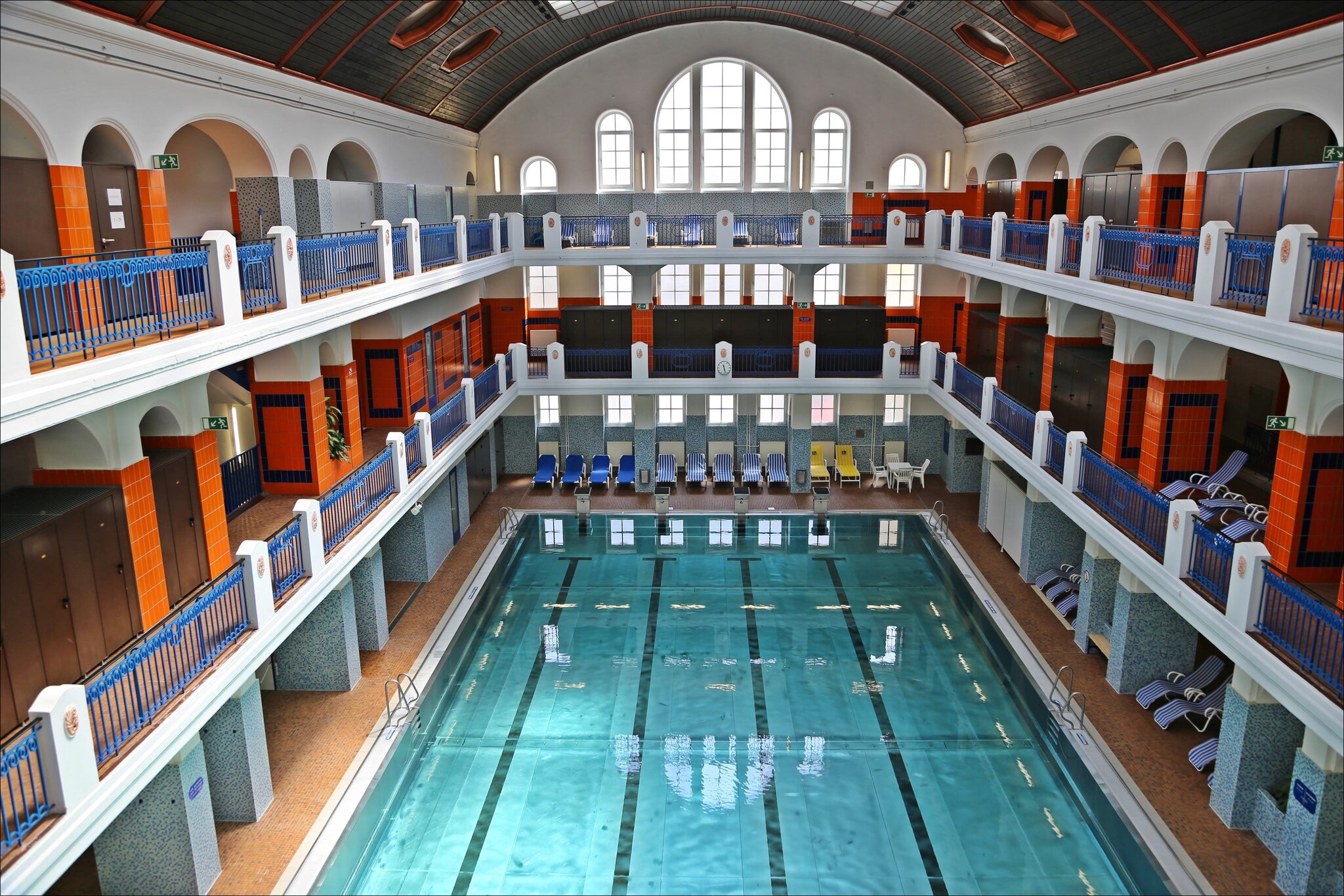 Hallenbäder, Bankräuber und Co.: Die wichtigsten Nachrichten des Tages ...