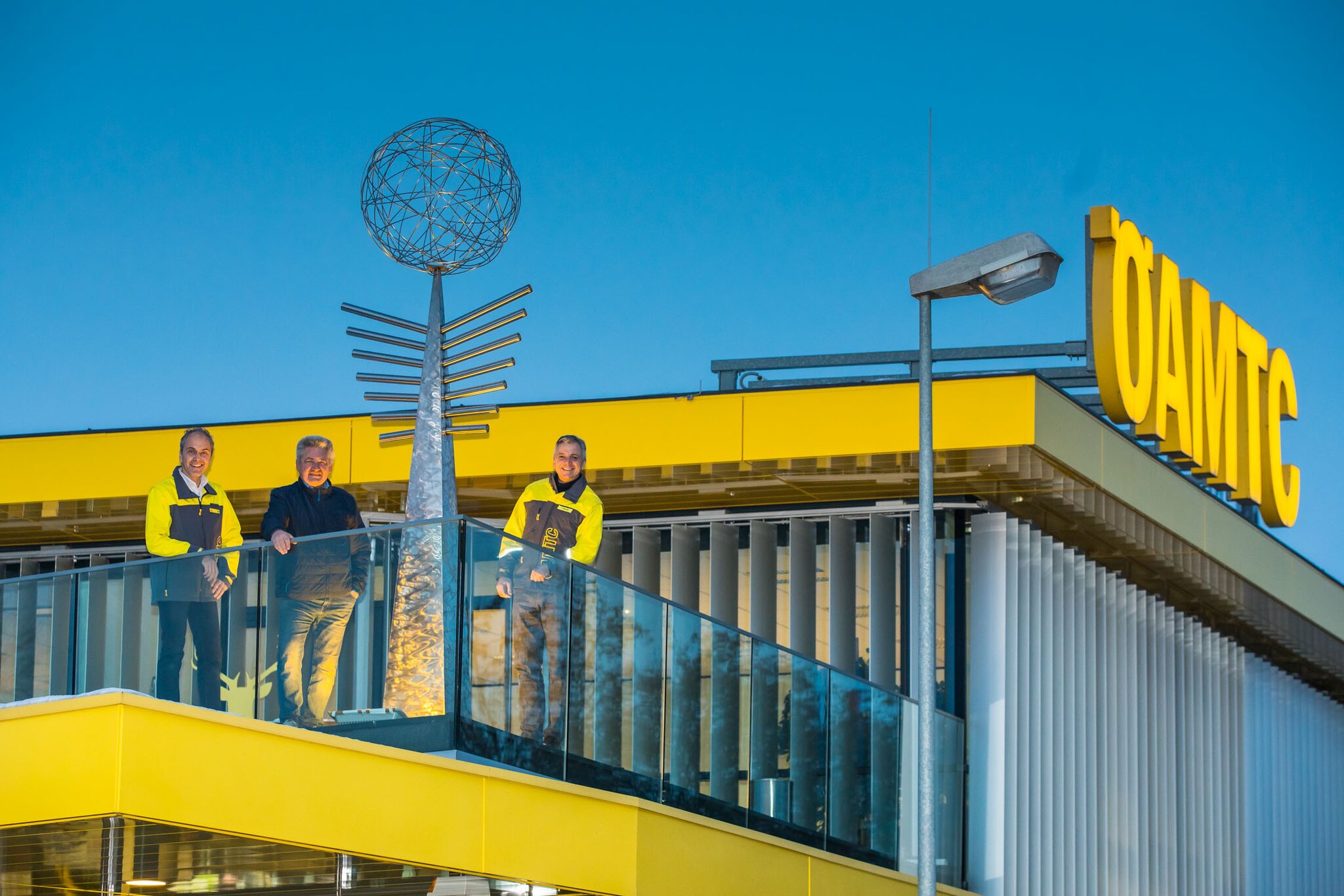 Stadt Krems: Fritz Galls "Gelber Engel" wacht über den Stützpunkt Krems ...