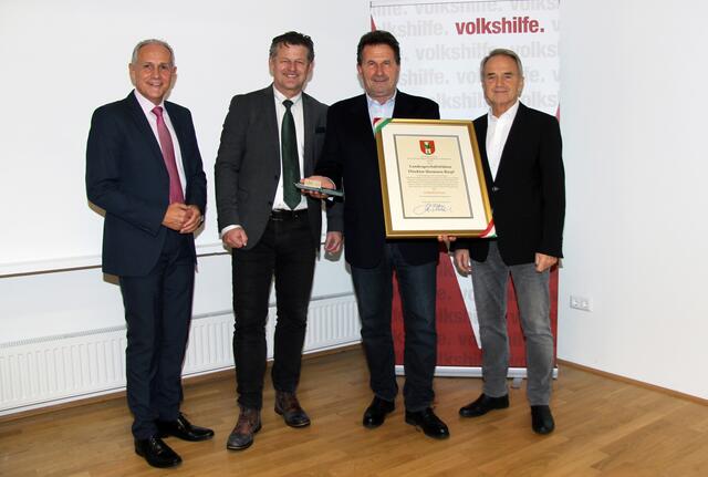 Ehrung: Langjähriger Klagenfurter Volkshelfer bekommt Ehrenpfennig ...