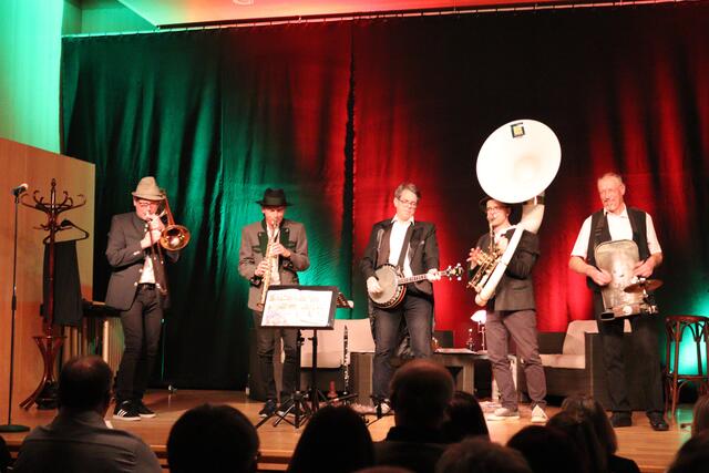 Fehring: Soko Dixie "ermittelte": Präsentation der neuen Weihnachts-CD ...