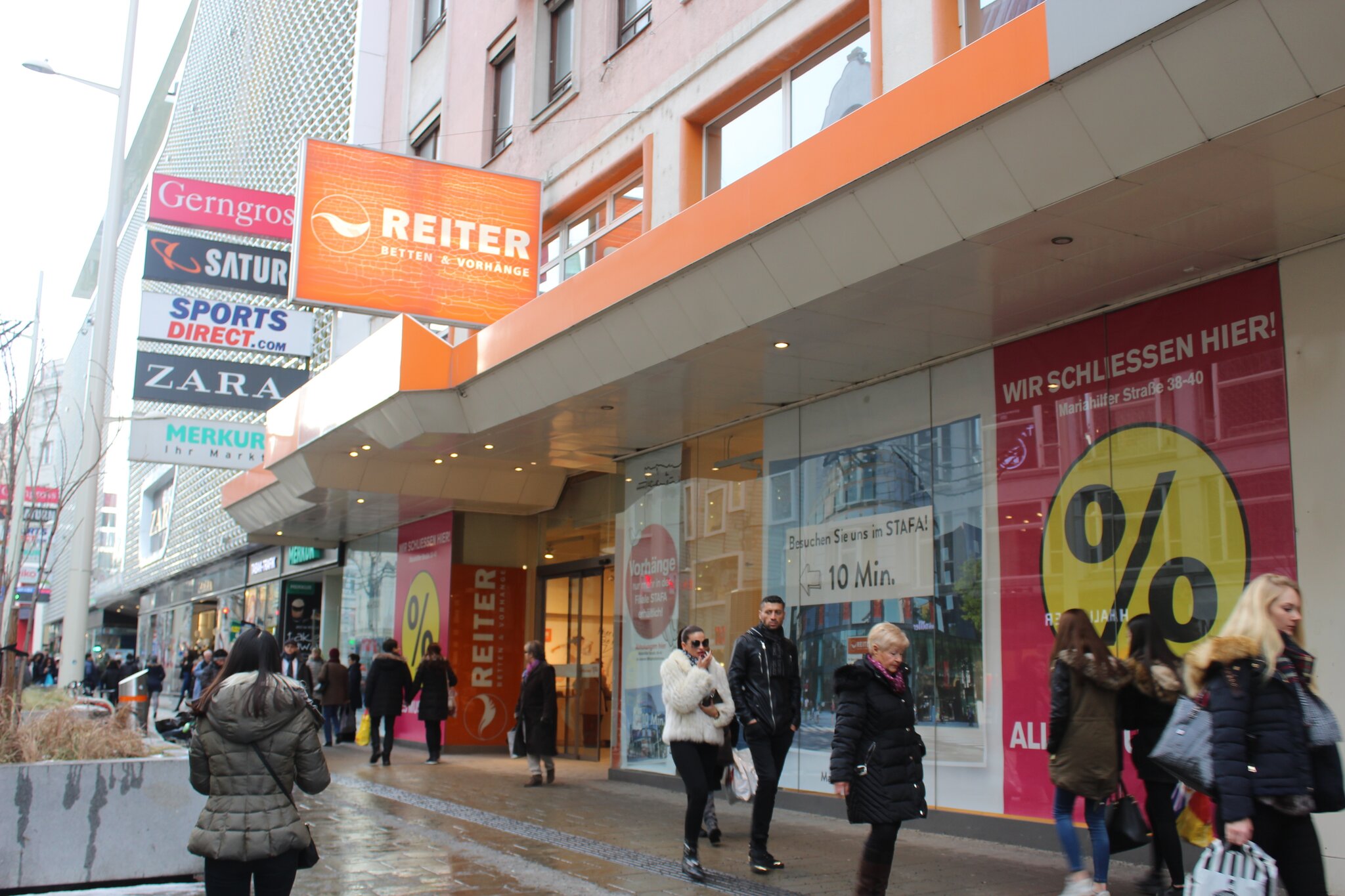 Wirtschaft und Pandemie: Bändchen statt 2G-Kontrolle