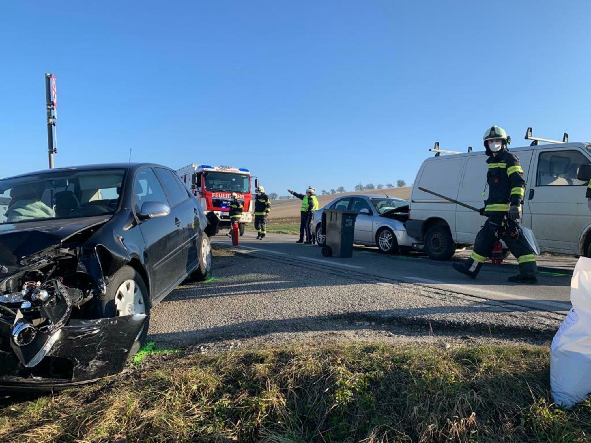 Schwerer Verkehrsunfall: Vier Autos kollidierten auf B137 - Grieskirchen & Eferding