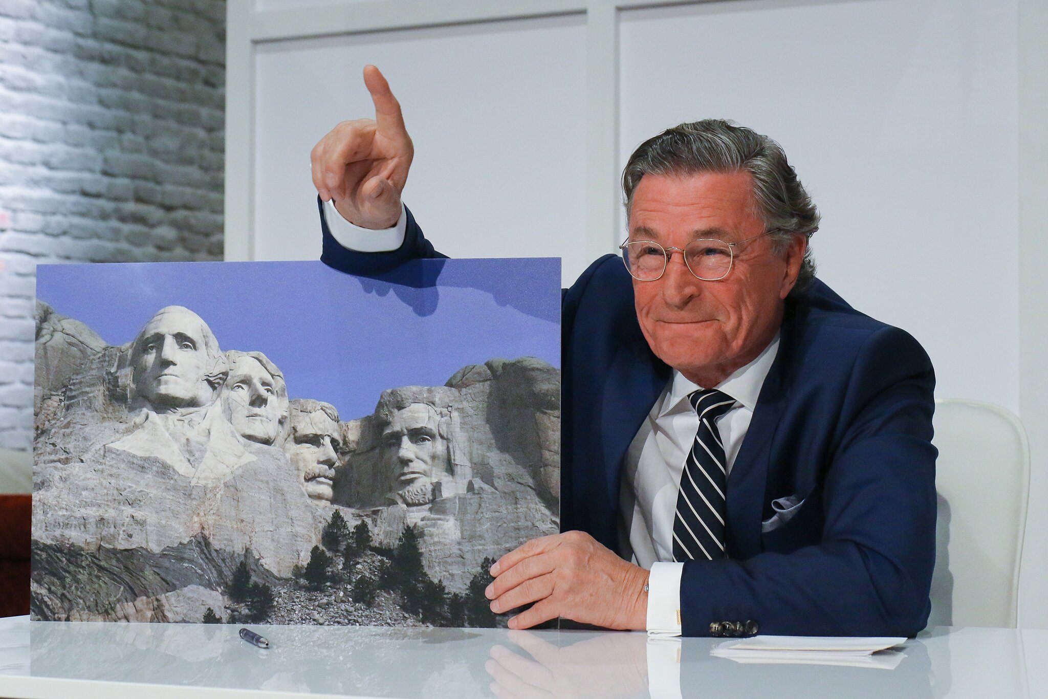 Am 2. Februar: „Mr. President First“ ist im Stadttheater Greif zusehen ...