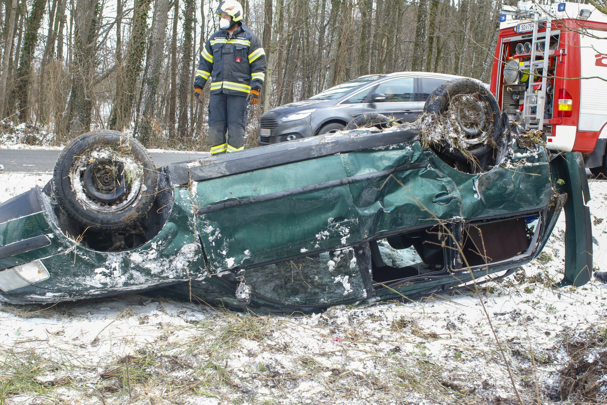 Unfall: Rieder kommt im Bezirk Schärding von Fahrbahn ab und ...