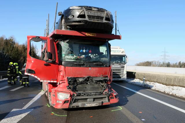 A8 Autobahn Richtung Linz: Schwerer LKW-Auffahrunfall in Pram ...