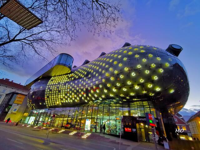 Kunsthaus Graz: Blaue Blase - Friendly Alien - Kunsthaus bei Nacht! - Graz