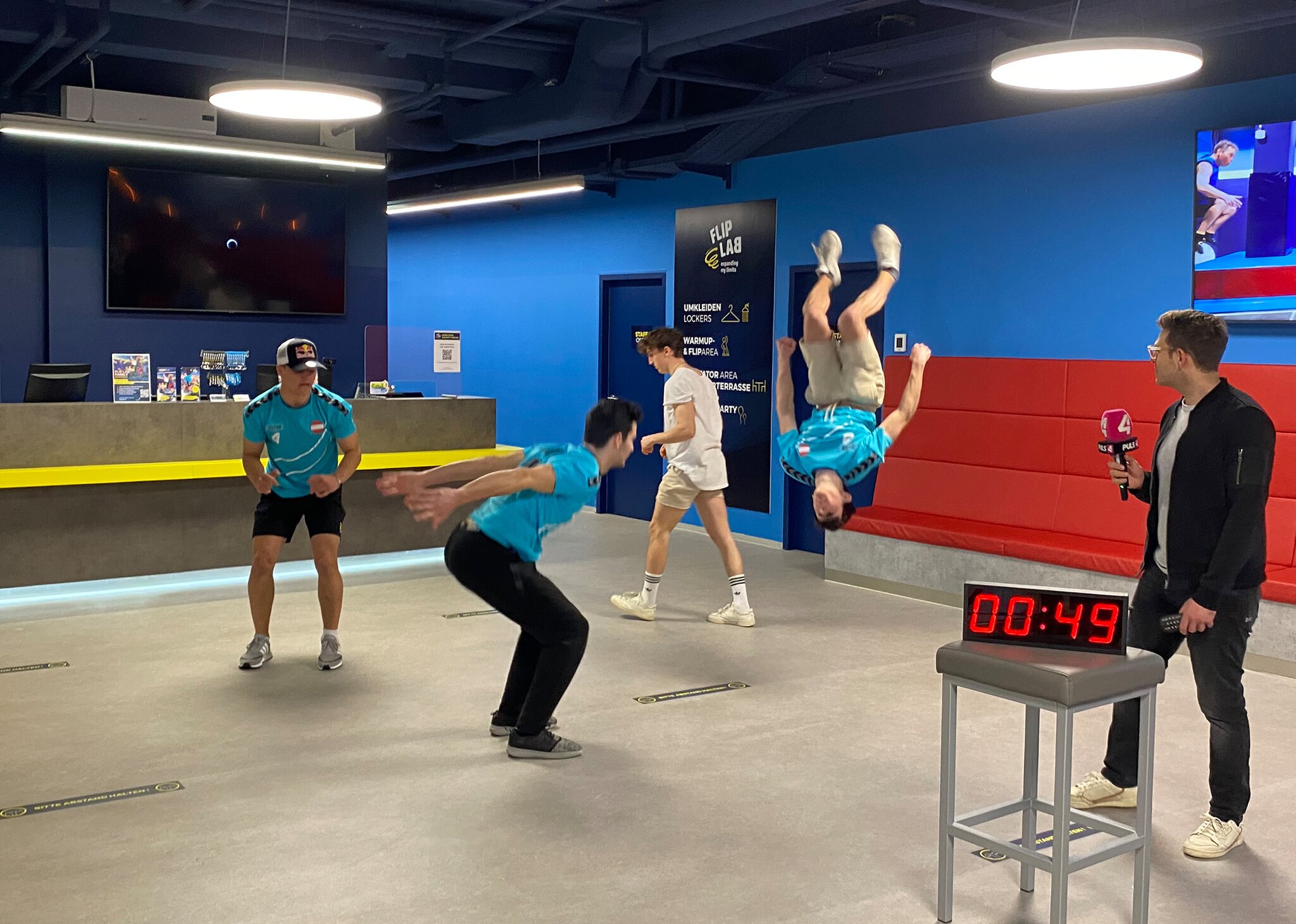 Eine Minute, 69 Backflips: Neuer Weltrekord im Flip Lab Wien gesprungen ...