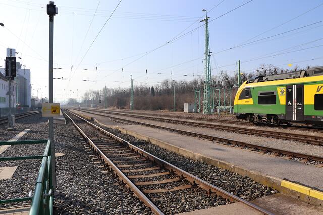 Besuch von Gewessler: 62 Millionen Euro für Ausbau der Raaberbahn ...