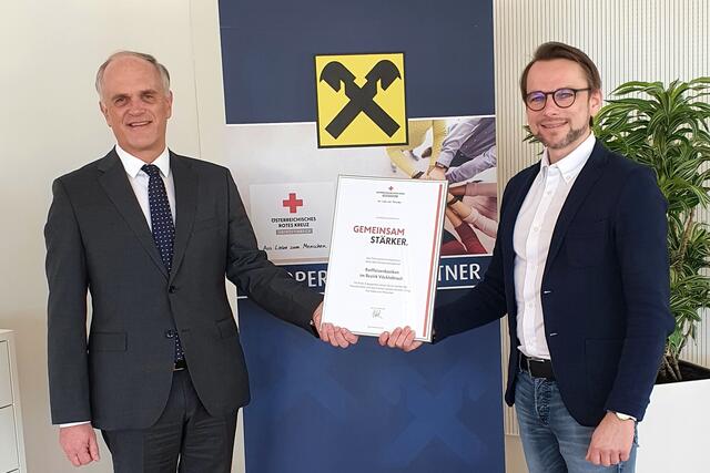 Ausbildung finanziert: Raiffeisenbank unterstützt das Rote Kreuz im ...