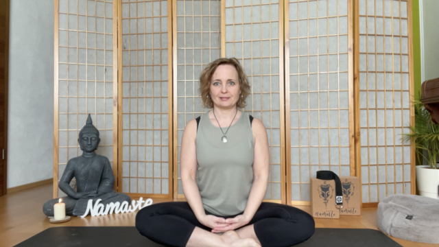 Yoga mit Ingrid (Teil 7): Übung für Wirbelsäule und Rückenmuskulatur ...