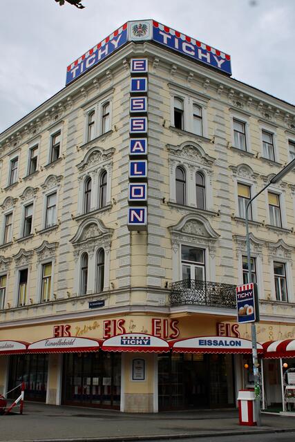 Tichy eröffnet am 11. März: Die Eissaison startet auch am Reumannplatz ...