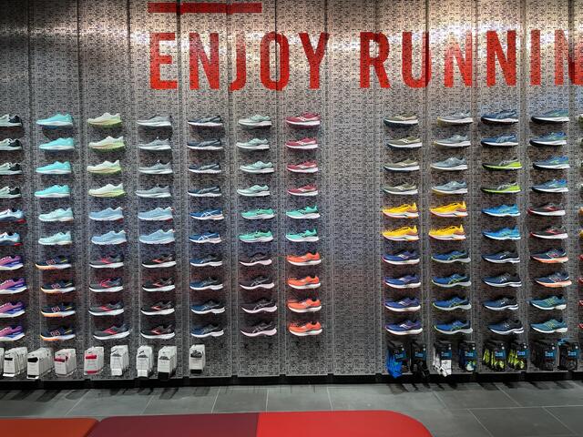 Im Westfield Donauzentrum: Filiale des Wemove Runningstore eröffnet ...