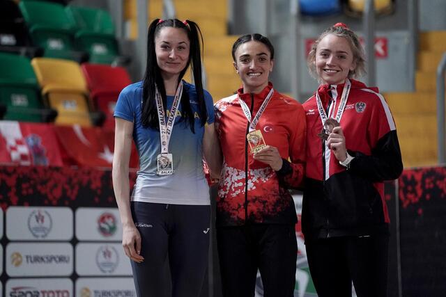 27. Indoor Balkan Championships: Caroline Bredlinger holt Bronze ...