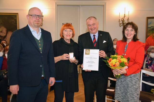 Auszeichnung für Mödlinger Künstlerin: Ehrenzeichen für Elisabeth Bunka ...