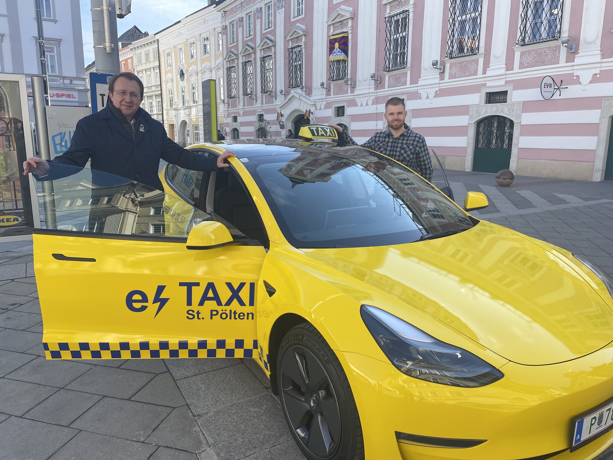 Erstes E-Taxiunternehmen in St. Pölten: Lautlos durch die Stadt cruisen ...