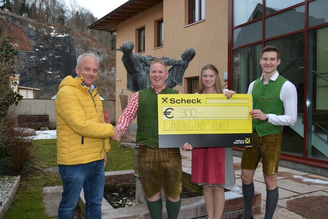 Landjugend Adnet: „Glühwein to go“ für den guten Zweck - Tennengau