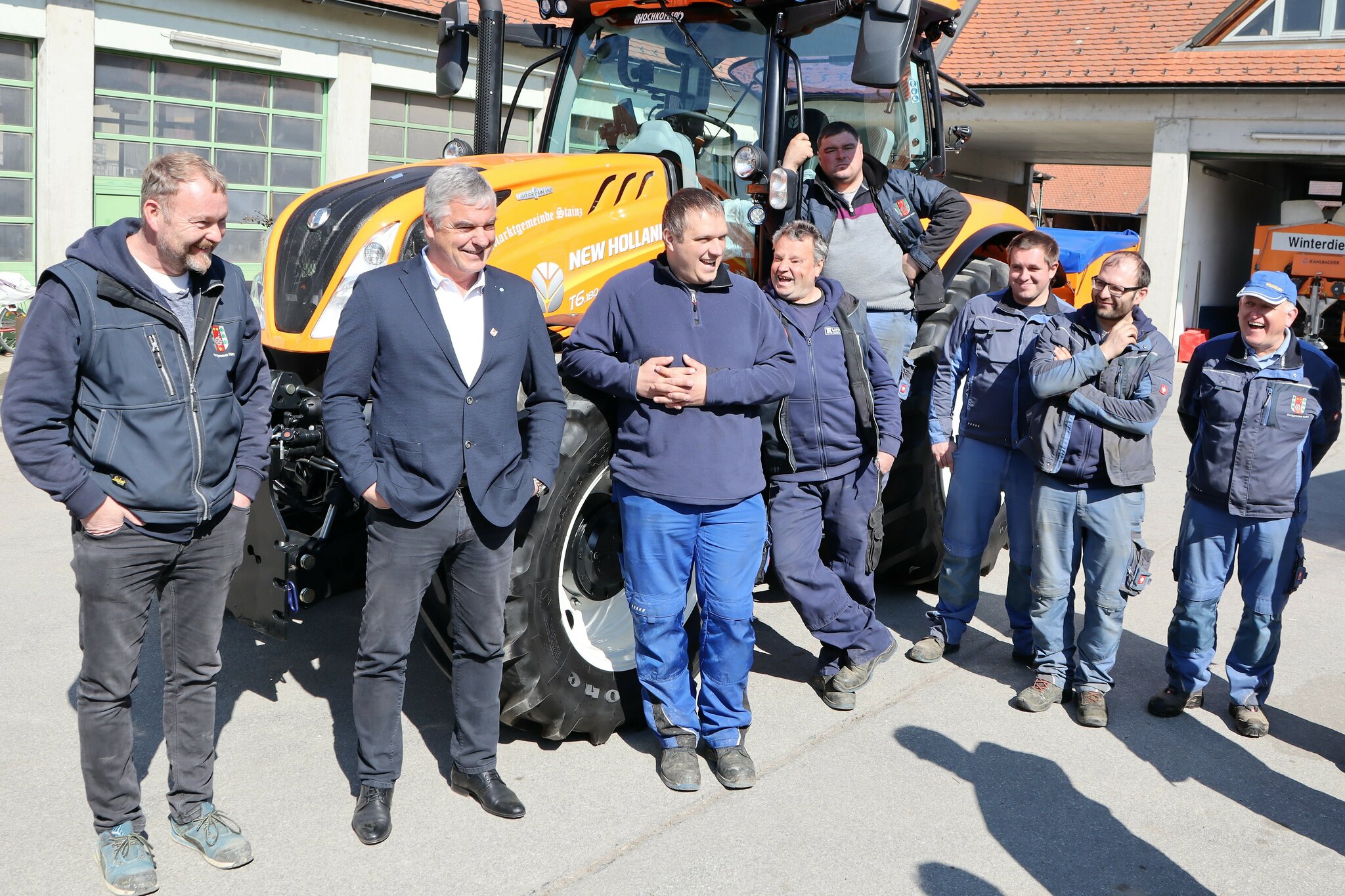 New Holland T 6.180 ist ein Alleskönner.: Neuer Gemeindetraktor für ...