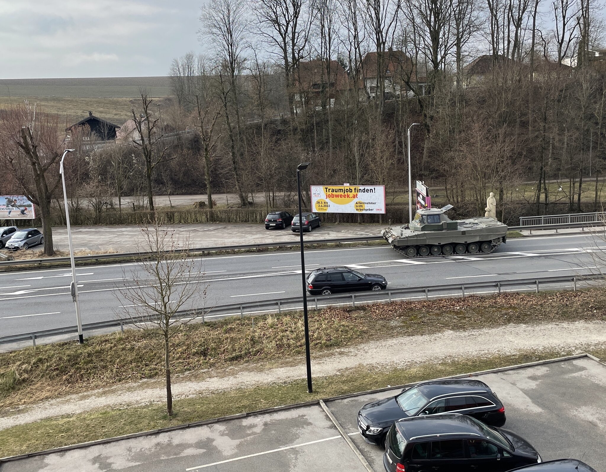 Bundesheer entwarnt: Panzer auf B137 war nur Fahrschulpanzer ...