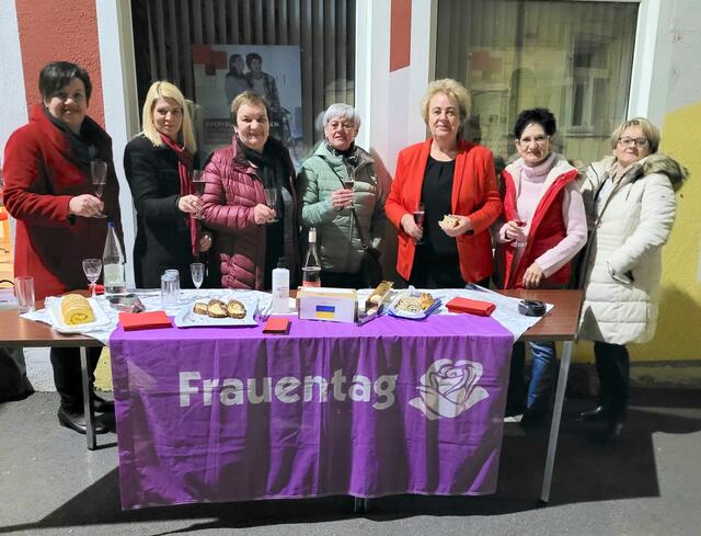 Umtrunk: Güssinger SPÖ-Bezirksfrauen spendeten für Ukraine - Güssing