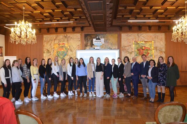 Junge Unternehmer und HLW-Schülerinnen kooperieren: "Kein Spital ...