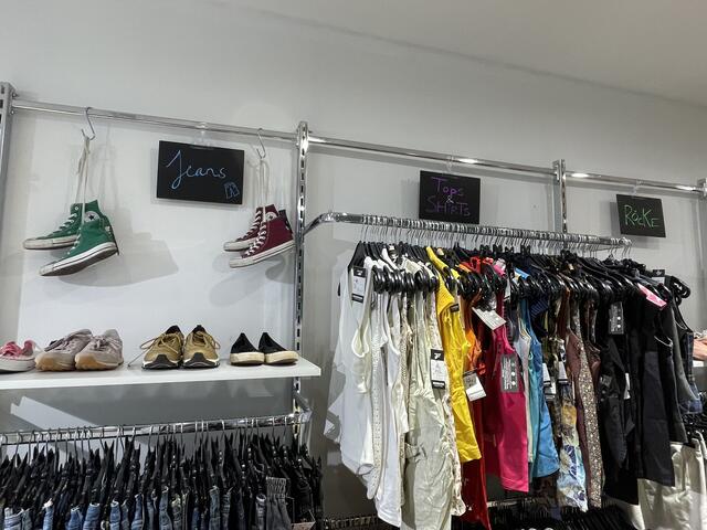 Humana eröffnet in Salzburg: Mit Second Hand Mode die Welt verbessern ...