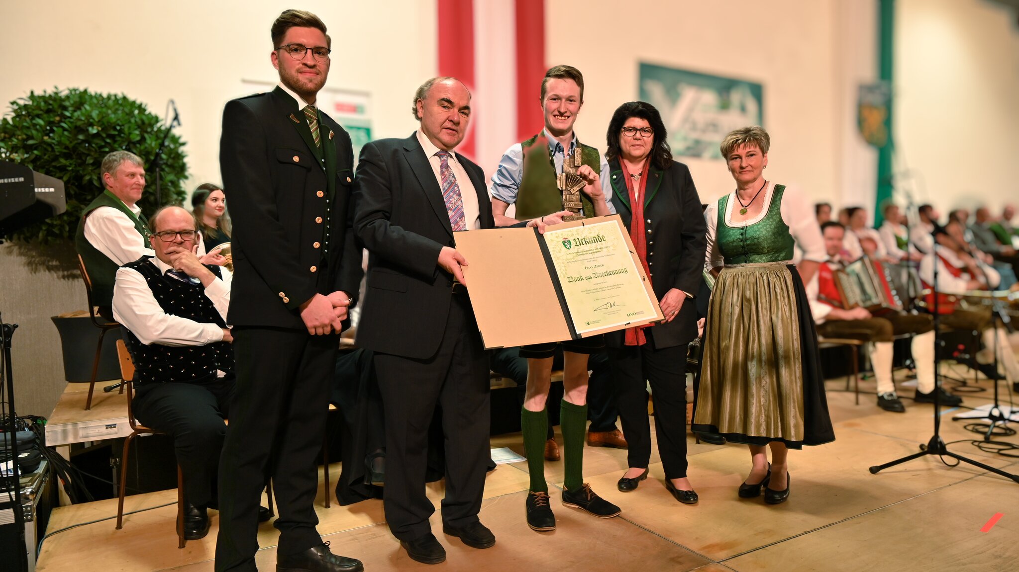 Junger Triebener: Elias Zeiler gewinnt Steirischen Harmonika-Award - Liezen