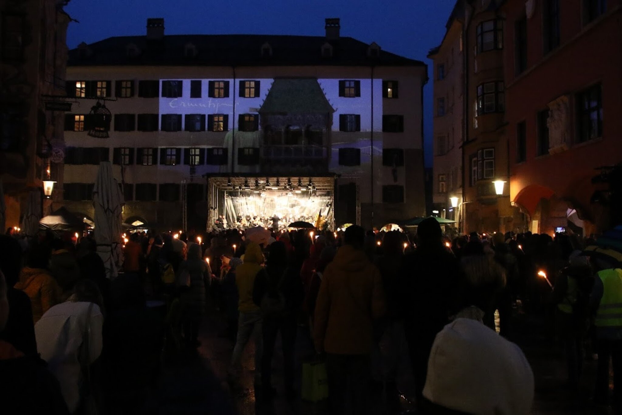 Altstadt (Video und Fotogalerie): Starkes Zeichen für Friede und ...