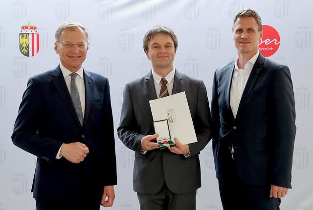 Bezirkskapellmeister geehrt: Goldene Kulturmedaille für Baldinger ...