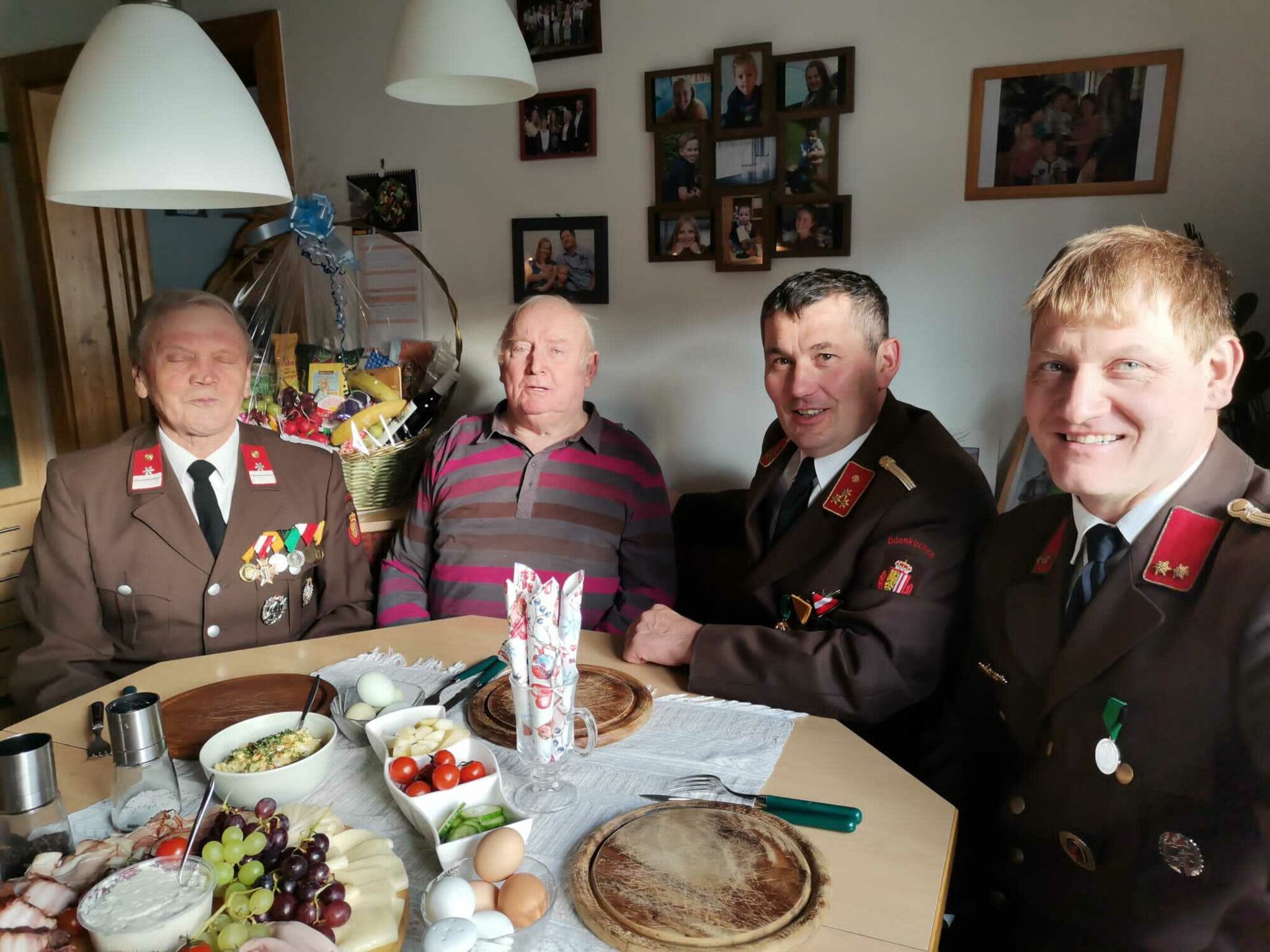 Feuerwehrkameraden gratulierten: Hans List ist 80 Jahre alt - Rohrbach