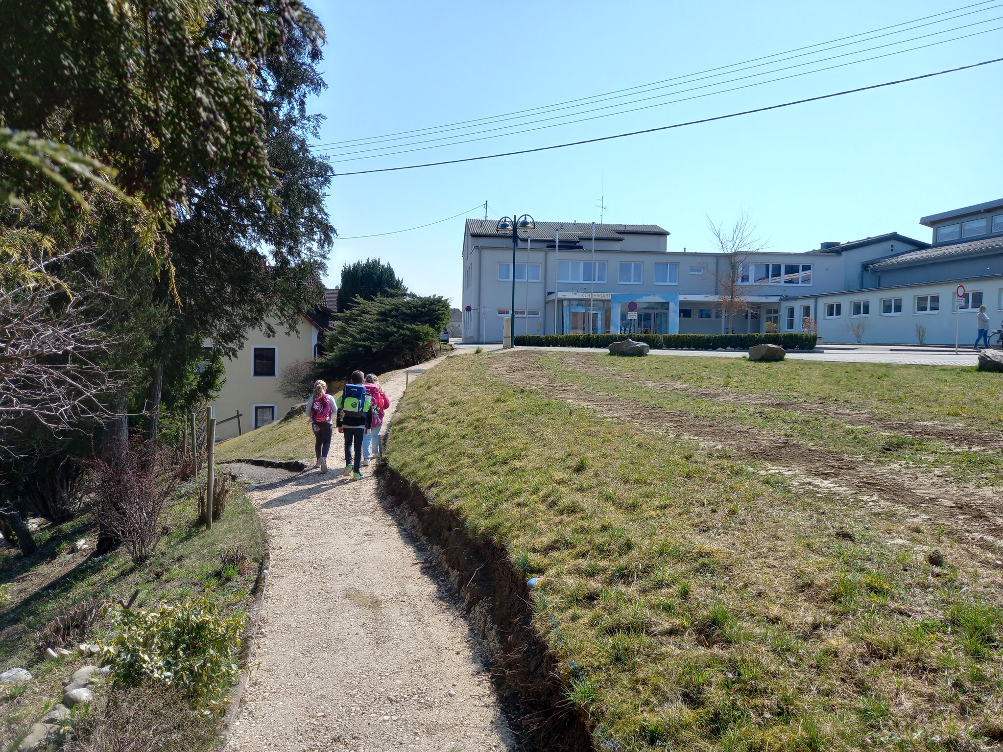 Sicherheit für Groß und Klein: Fischlham saniert beliebten Schulweg ...
