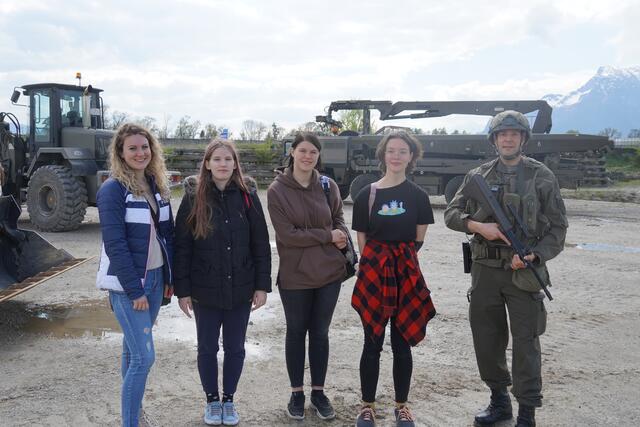 Bundesheer: Interessierte Damen beim „Girls Day" des Bundesheeres ...