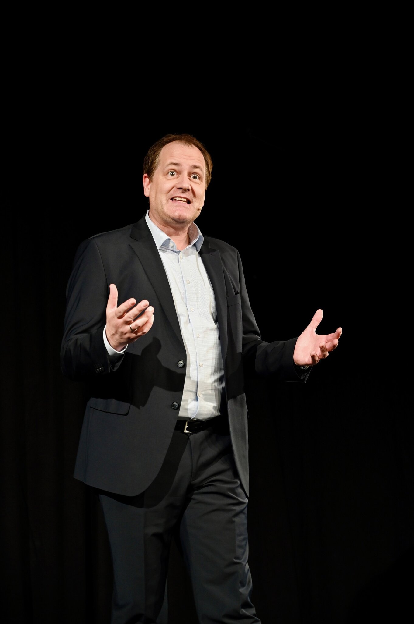 Mit Stefan Haider: Kiwanisclubs Enns-Donauwinkel luden zu Kabarettabend ...