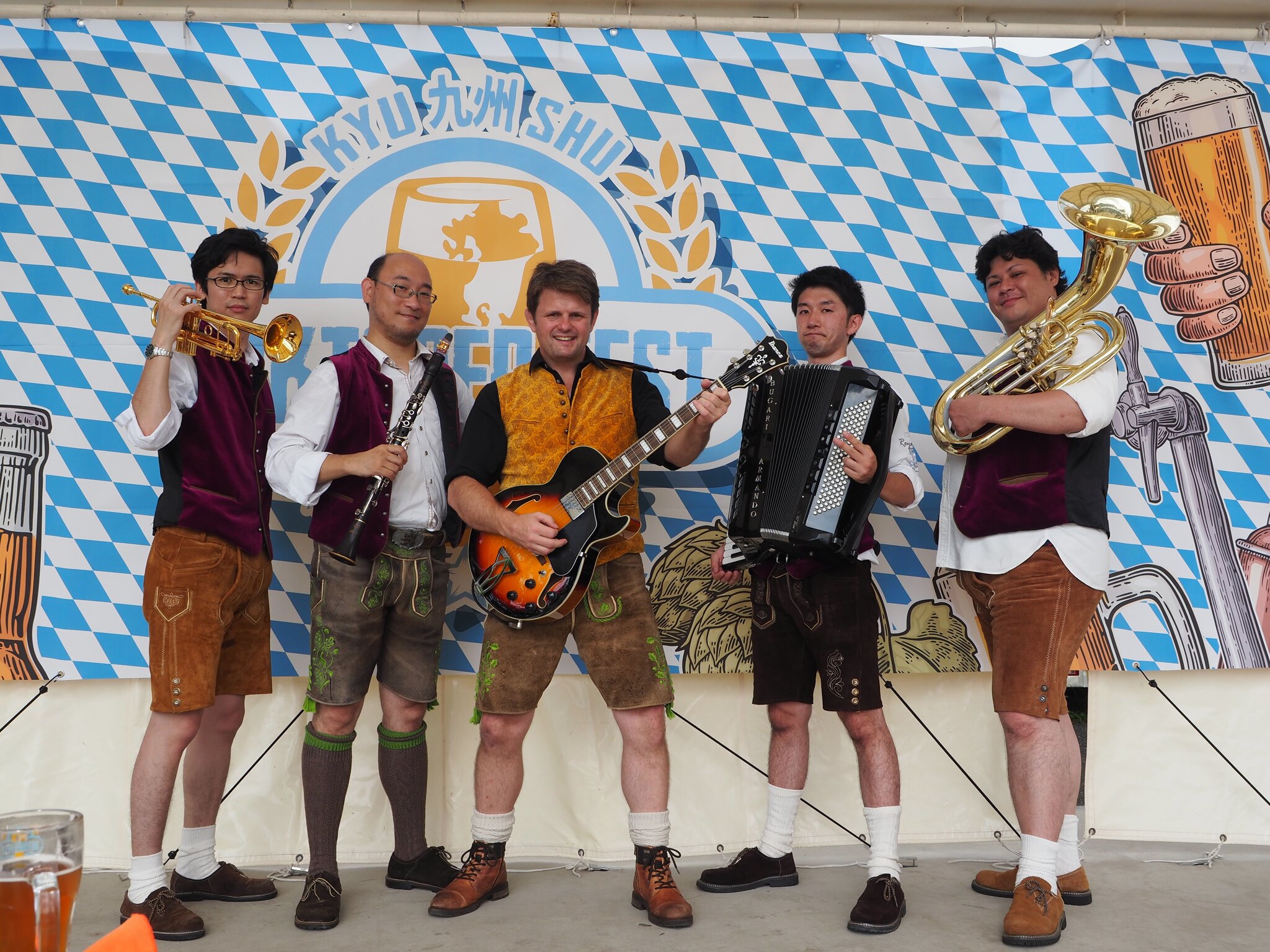 Andisan & Tokio Spitzbuam: Japanische Oberkrainer im Landcafé Kern ...