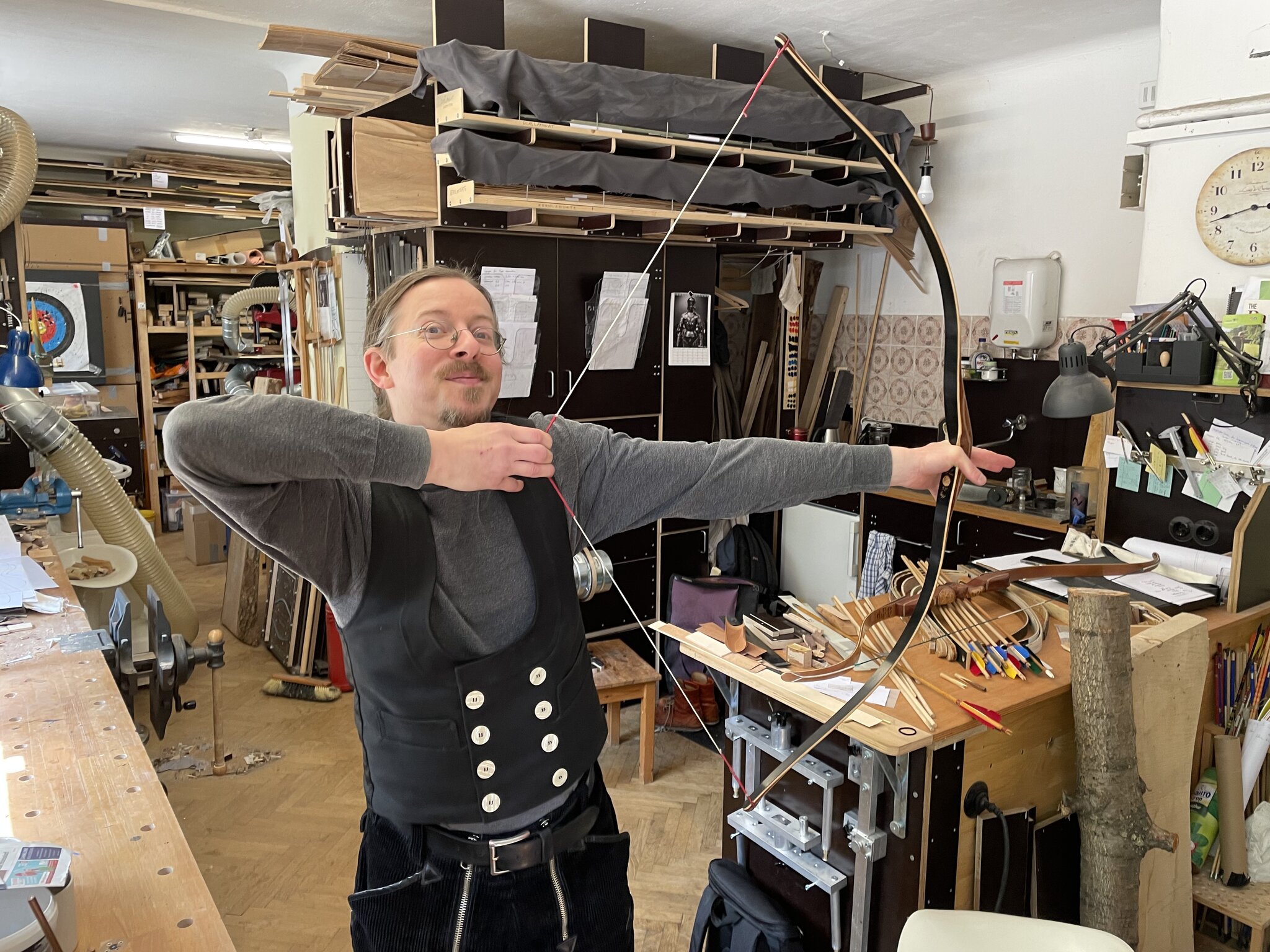 Wirtschaft in Währing: Pfeilgenaues in der Bogenmanufaktur Karl Rapp ...