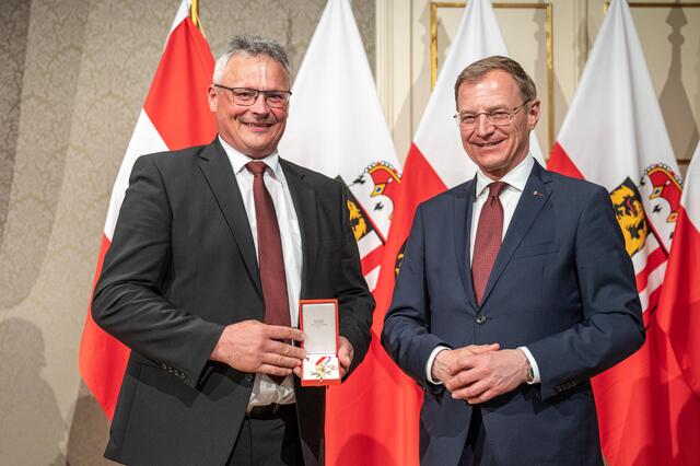 Goldenes Verdienstzeichzen: Auszeichnung für Bürgermeister a. D ...