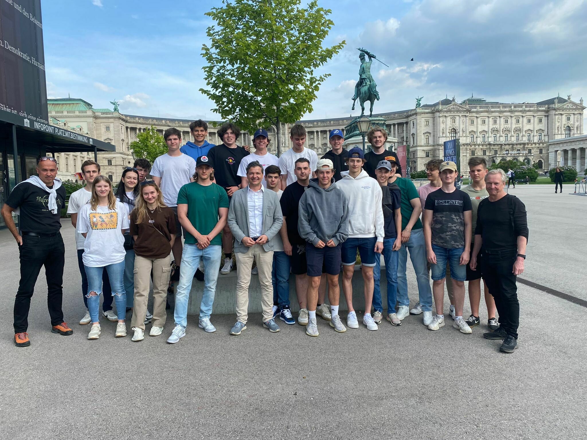 Politik hautnah erleben: Die HTL Villach zu Besuch in Wien - Villach