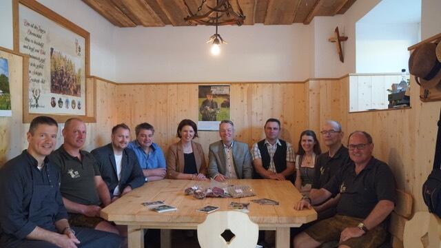 Höhnharter Wildgenuss: Eröffnung der Höhnharter Wildkammer - Braunau