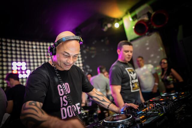 Zwei DJ-Legenden zurück an den Plattentellern: DJ Insulin Junky und DJ ...