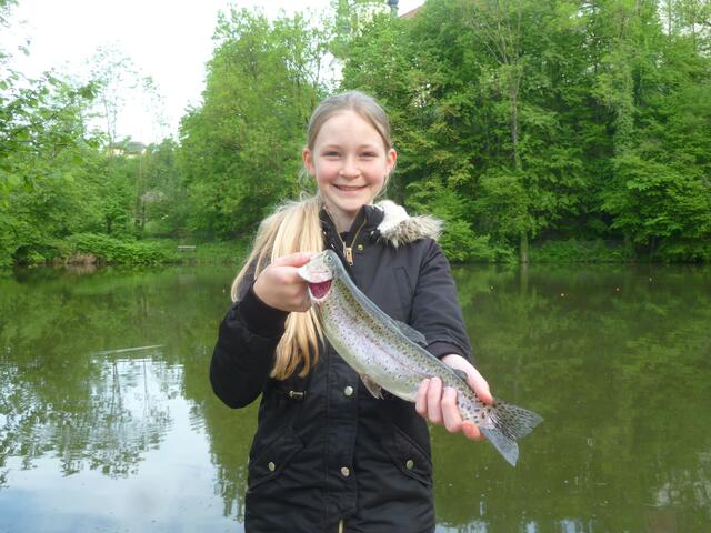 Fischerverein Traunsee: 47 Forellen beim ersten Jugendfischen gefangen ...