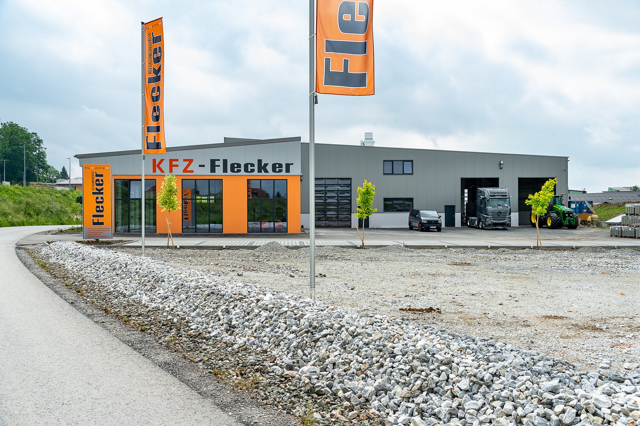 Ab sofort am Bahnweg 4: Neuer Standort für Kfz Flecker in Lieboch ...