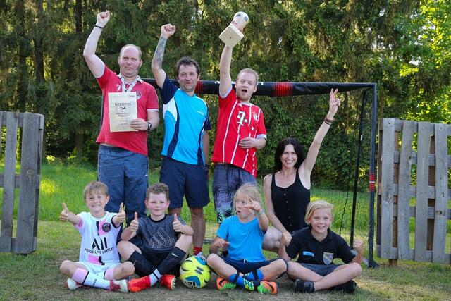 Pamingerhof: Funcourt mit 1. Ecker-Stefan-Gedenkturnier eingeweiht ...
