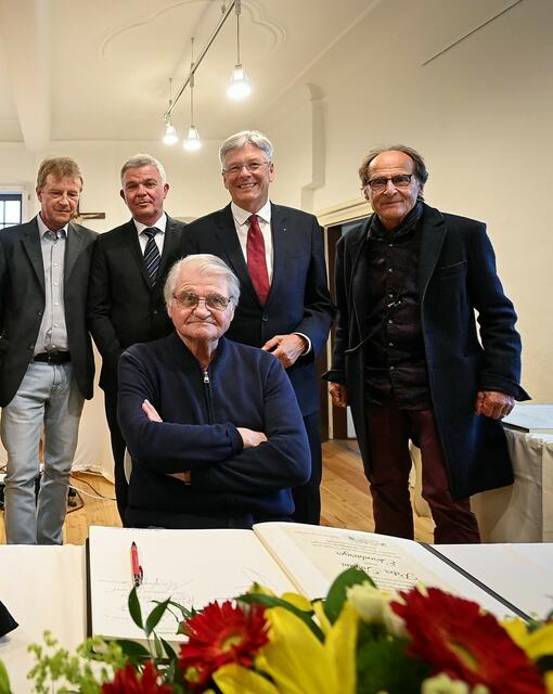 Hohe Auszeichnung: Peter Turrini ist Ehrenbürger von Maria Saal ...